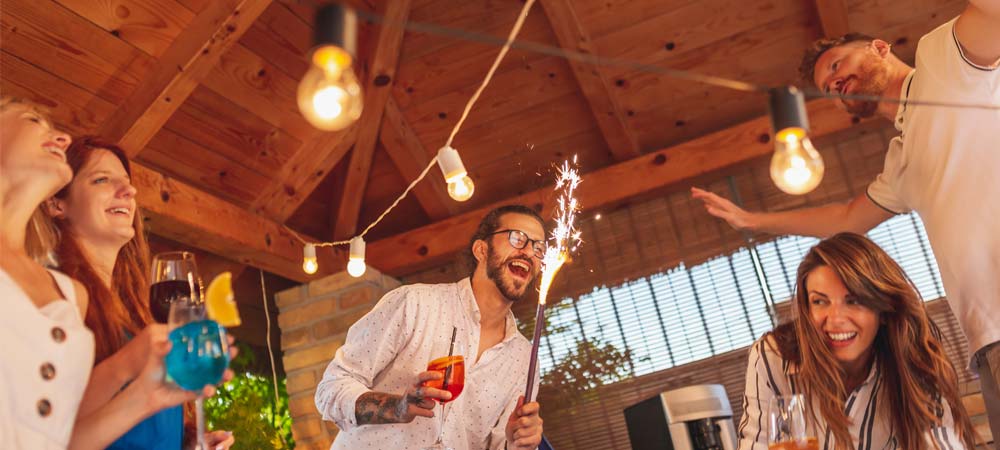 Les secrets de l'organisation d'une fête surprise réussie - Come On